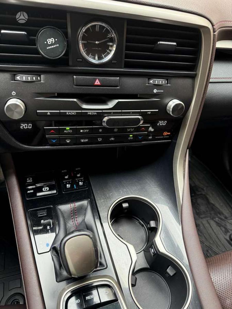 Pelēks Lexus RX 450h 2018 Viļņa, ar dzinēja tilpumu 3.46 L un nobraukumu 90 tūkst. km par 29900 €, foto 17 vietnē AUTOMOTO.COM.LV