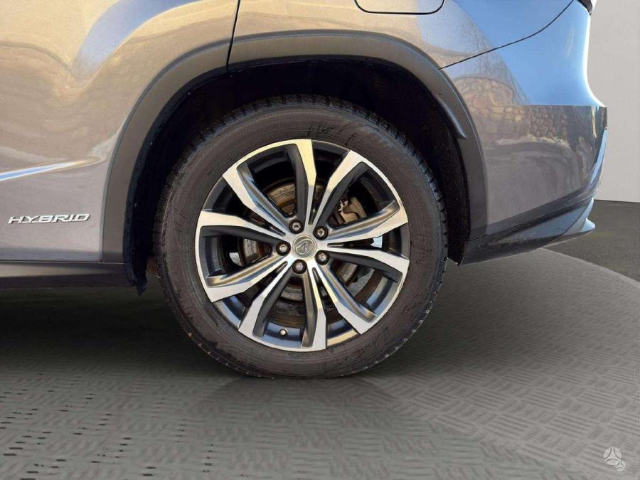 Pelēks Lexus RX 450h 2018 Viļņa, ar dzinēja tilpumu 3.46 L un nobraukumu 90 tūkst. km par 29900 €, foto 20 vietnē AUTOMOTO.COM.LV