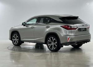 Pelēks Lexus RX 450h 2019 Viļņa, ar dzinēja tilpumu 3.46 L un nobraukumu 145 tūkst. km par 36900 €, foto 17 vietnē AUTOMOTO.COM.LV