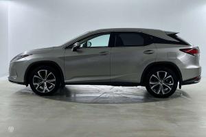 Pelēks Lexus RX 450h 2020 Viļņa, ar dzinēja tilpumu 3.46 L un nobraukumu 111 tūkst. km par 43900 €, foto 3 vietnē AUTOMOTO.COM.LV