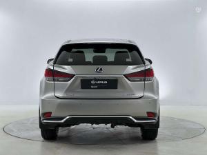 Pelēks Lexus RX 450h 2020 Viļņa, ar dzinēja tilpumu 3.46 L un nobraukumu 111 tūkst. km par 43900 €, foto 4 vietnē AUTOMOTO.COM.LV