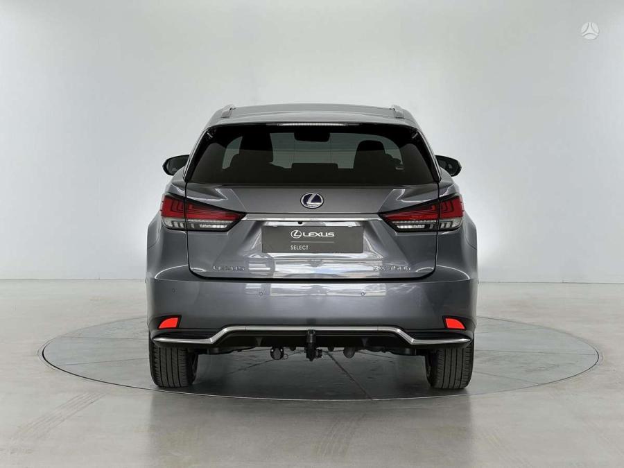 Pelēks Lexus RX 450h 2021 Viļņa, ar dzinēja tilpumu 3.46 L un nobraukumu 65 tūkst. km par 45900 €, foto 5 vietnē AUTOMOTO.COM.LV