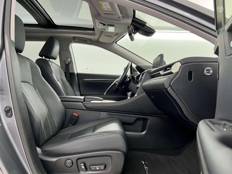 Pelēks Lexus RX 450h 2021 Viļņa, ar dzinēja tilpumu 3.46 L un nobraukumu 65 tūkst. km par 45900 €, foto 7 vietnē AUTOMOTO.COM.LV