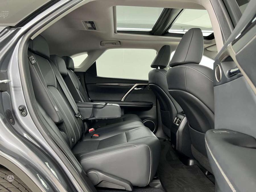 Pelēks Lexus RX 450h 2021 Viļņa, ar dzinēja tilpumu 3.46 L un nobraukumu 65 tūkst. km par 45900 €, foto 8 vietnē AUTOMOTO.COM.LV