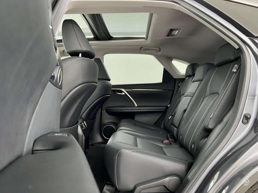 Pelēks Lexus RX 450h 2021 Viļņa, ar dzinēja tilpumu 3.46 L un nobraukumu 65 tūkst. km par 45900 €, foto 20 vietnē AUTOMOTO.COM.LV