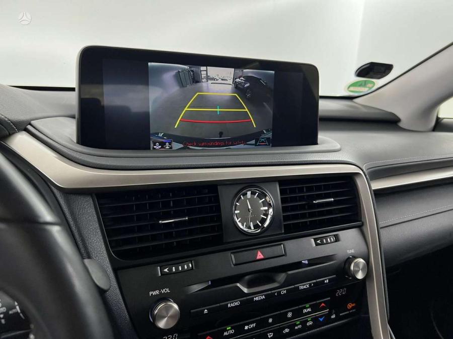 Pelēks Lexus RX 450h 2021 Viļņa, ar dzinēja tilpumu 3.46 L un nobraukumu 65 tūkst. km par 45900 €, foto 24 vietnē AUTOMOTO.COM.LV