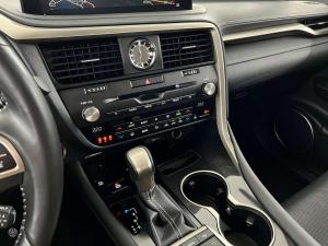 Pelēks Lexus RX 450h 2021 Viļņa, ar dzinēja tilpumu 3.46 L un nobraukumu 65 tūkst. km par 45900 €, foto 25 vietnē AUTOMOTO.COM.LV