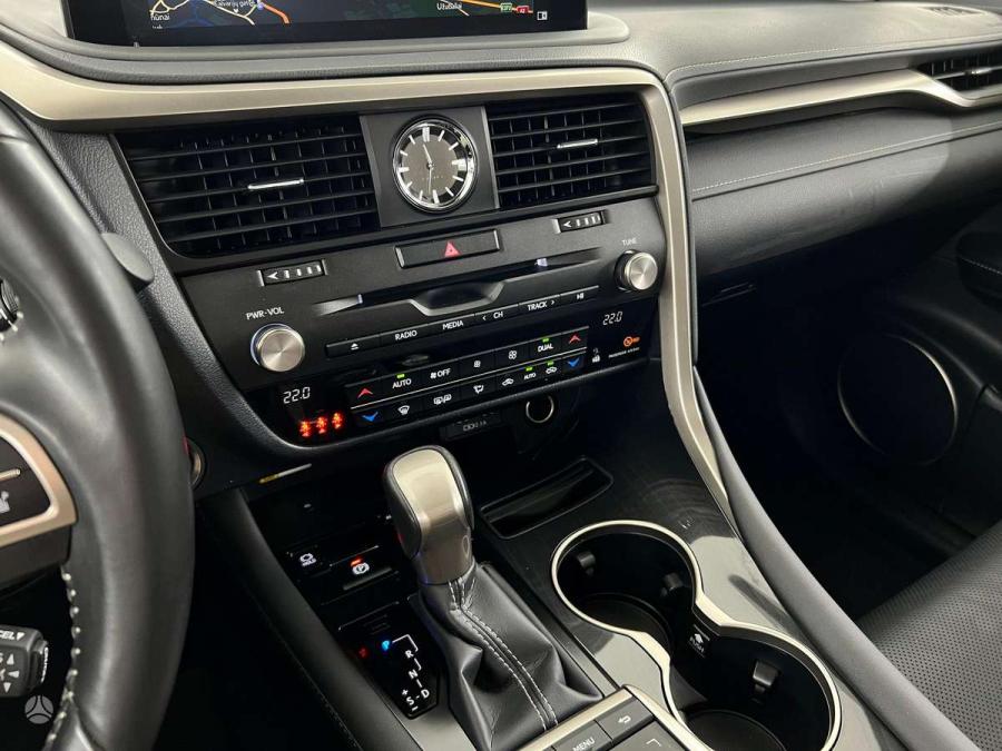 Pelēks Lexus RX 450h 2021 Viļņa, ar dzinēja tilpumu 3.46 L un nobraukumu 65 tūkst. km par 45900 €, foto 25 vietnē AUTOMOTO.COM.LV