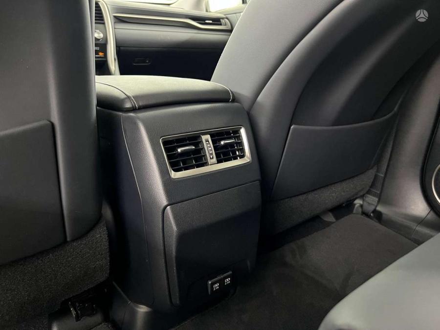 Pelēks Lexus RX 450h 2021 Viļņa, ar dzinēja tilpumu 3.46 L un nobraukumu 65 tūkst. km par 45900 €, foto 29 vietnē AUTOMOTO.COM.LV