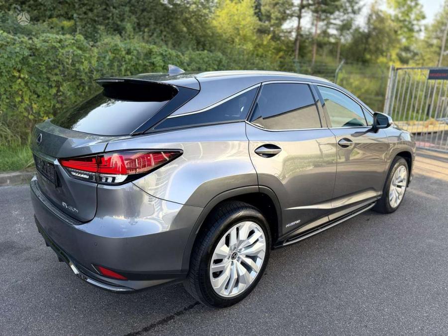 Grey Lexus RX 450h 2021 in Vilnius, with an engine capacity of 3.50 L and mileage of 30 thousand km for 38900 €, photo 8 on AUTOMOTO.COM.LV