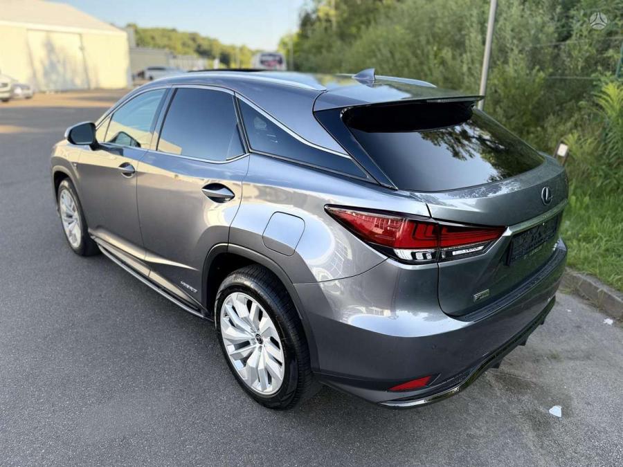 Grey Lexus RX 450h 2021 in Vilnius, with an engine capacity of 3.50 L and mileage of 30 thousand km for 38900 €, photo 9 on AUTOMOTO.COM.LV