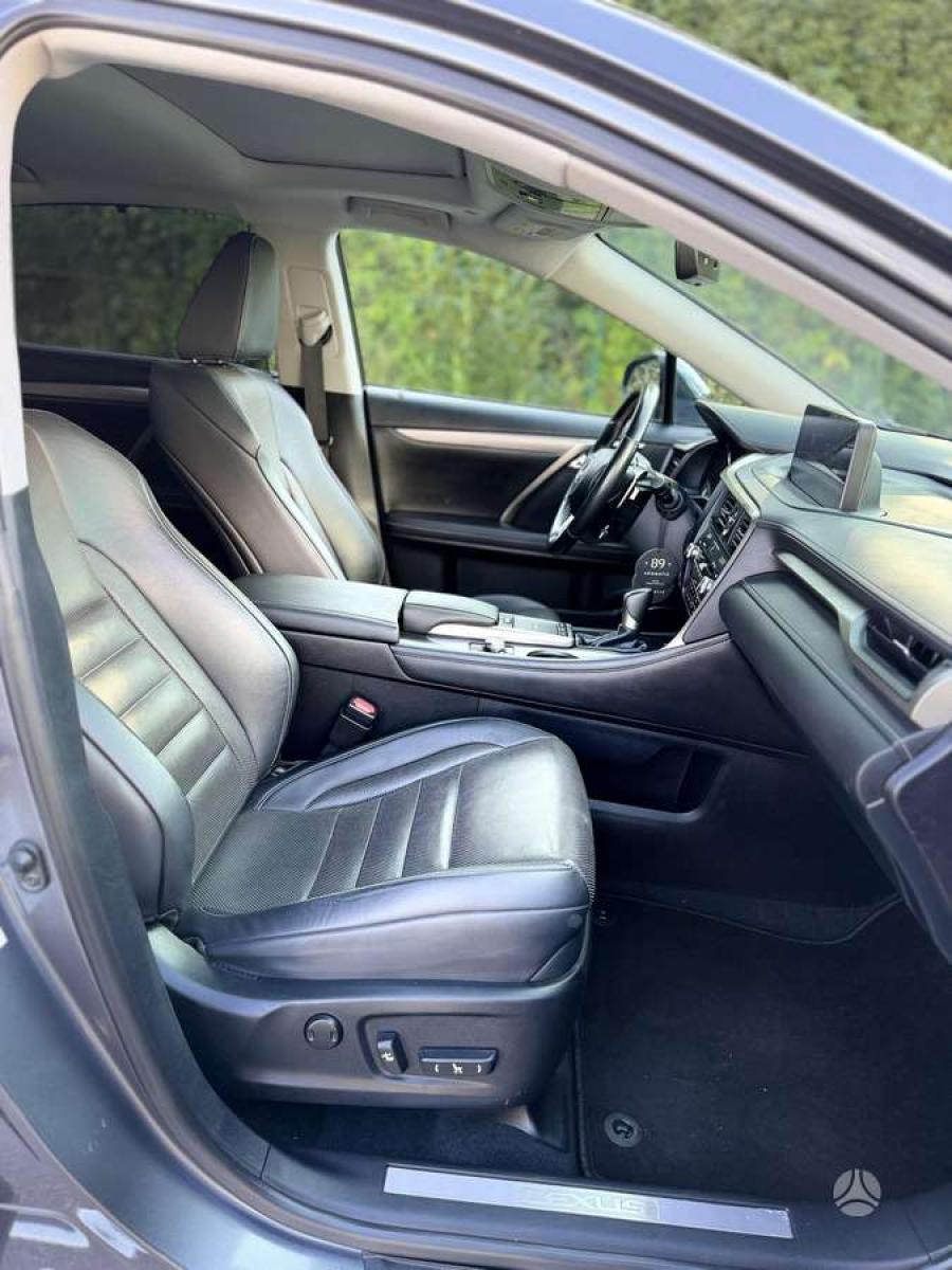 Grey Lexus RX 450h 2021 in Vilnius, with an engine capacity of 3.50 L and mileage of 30 thousand km for 38900 €, photo 18 on AUTOMOTO.COM.LV