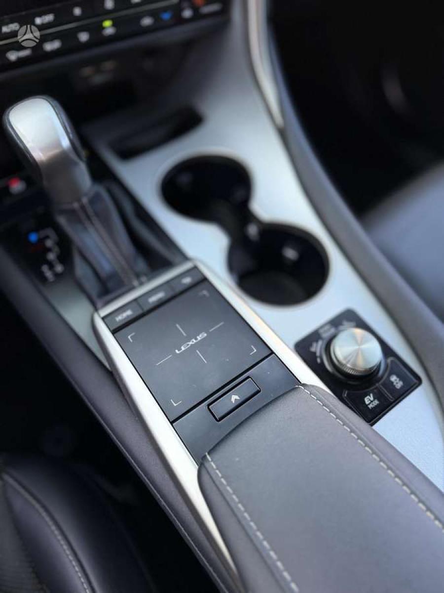 Grey Lexus RX 450h 2021 in Vilnius, with an engine capacity of 3.50 L and mileage of 30 thousand km for 38900 €, photo 22 on AUTOMOTO.COM.LV
