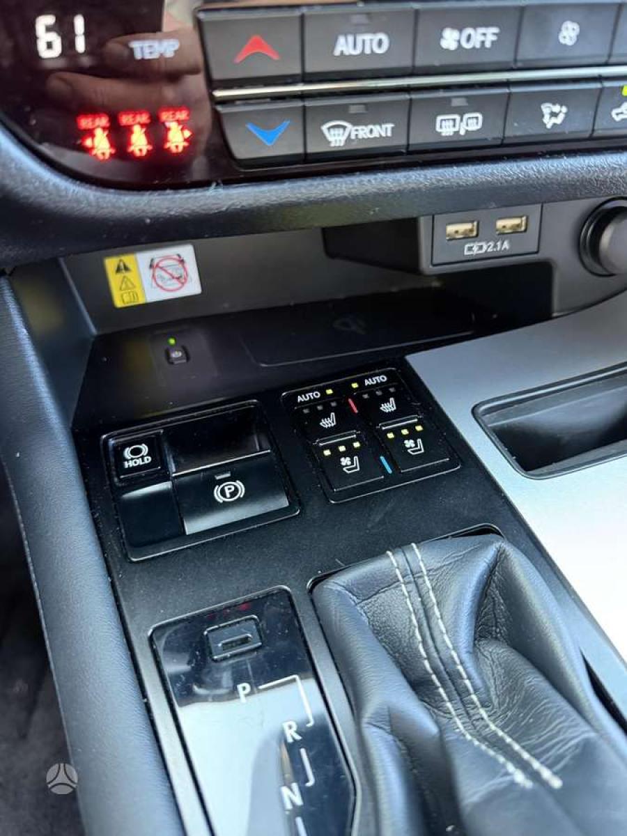 Grey Lexus RX 450h 2021 in Vilnius, with an engine capacity of 3.50 L and mileage of 30 thousand km for 38900 €, photo 28 on AUTOMOTO.COM.LV