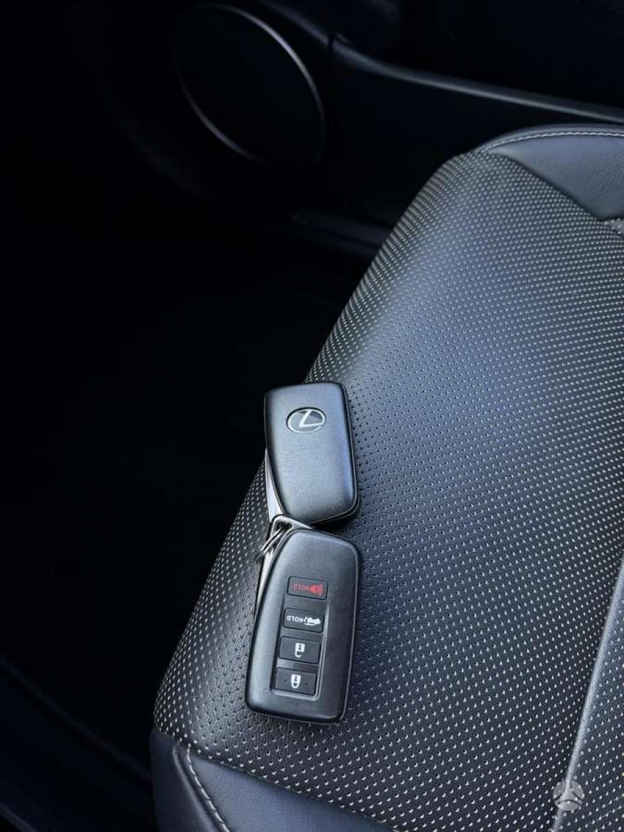 Grey Lexus RX 450h 2021 in Vilnius, with an engine capacity of 3.50 L and mileage of 30 thousand km for 38900 €, photo 31 on AUTOMOTO.COM.LV