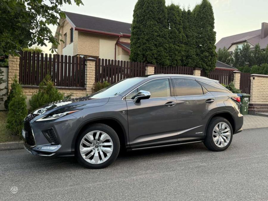 Pelēks Lexus RX 450h 2022 Viļņa, ar dzinēja tilpumu 3.50 L un nobraukumu 29 tūkst. km par 39450 €, foto 5 vietnē AUTOMOTO.COM.LV