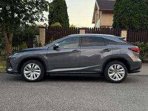 Pelēks Lexus RX 450h 2022 Viļņa, ar dzinēja tilpumu 3.50 L un nobraukumu 29 tūkst. km par 39450 €, foto 9 vietnē AUTOMOTO.COM.LV