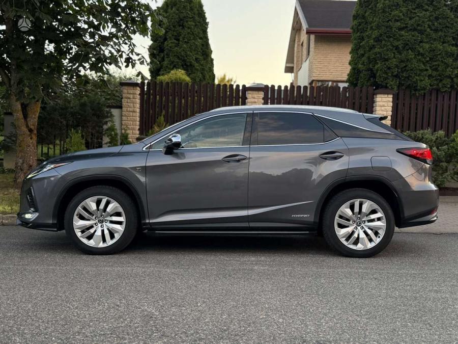 Pelēks Lexus RX 450h 2022 Viļņa, ar dzinēja tilpumu 3.50 L un nobraukumu 29 tūkst. km par 39450 €, foto 9 vietnē AUTOMOTO.COM.LV