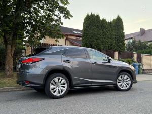 Pelēks Lexus RX 450h 2022 Viļņa, ar dzinēja tilpumu 3.50 L un nobraukumu 29 tūkst. km par 39450 €, foto 18 vietnē AUTOMOTO.COM.LV