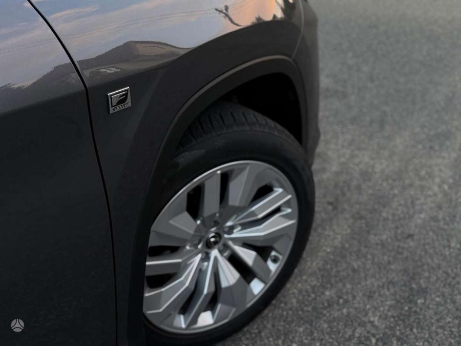 Pelēks Lexus RX 450h 2022 Viļņa, ar dzinēja tilpumu 3.50 L un nobraukumu 29 tūkst. km par 39450 €, foto 20 vietnē AUTOMOTO.COM.LV