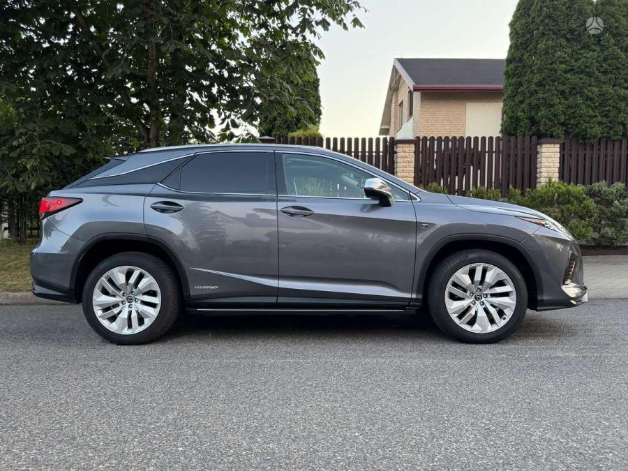 Pelēks Lexus RX 450h 2022 Viļņa, ar dzinēja tilpumu 3.50 L un nobraukumu 29 tūkst. km par 39450 €, foto 23 vietnē AUTOMOTO.COM.LV