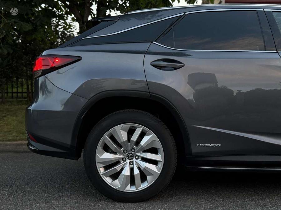 Pelēks Lexus RX 450h 2022 Viļņa, ar dzinēja tilpumu 3.50 L un nobraukumu 29 tūkst. km par 39450 €, foto 24 vietnē AUTOMOTO.COM.LV