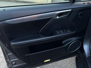Pelēks Lexus RX 450h 2022 Viļņa, ar dzinēja tilpumu 3.50 L un nobraukumu 29 tūkst. km par 39450 €, foto 36 vietnē AUTOMOTO.COM.LV