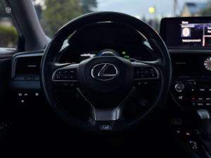 Pelēks Lexus RX 450h 2022 Viļņa, ar dzinēja tilpumu 3.50 L un nobraukumu 29 tūkst. km par 39450 €, foto 49 vietnē AUTOMOTO.COM.LV