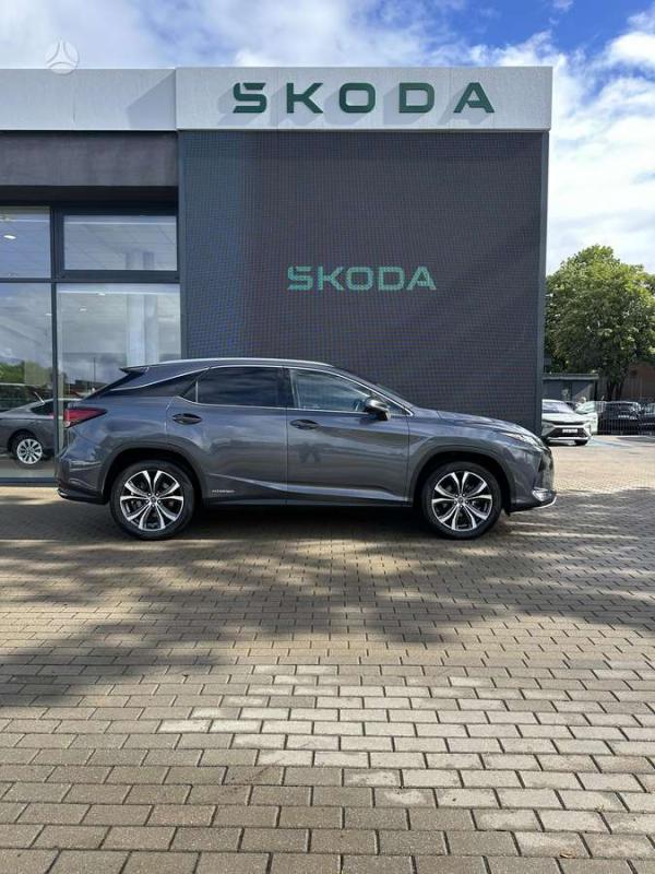 Grey Lexus RX 450h 2022 in Klaipeda, with an engine capacity of 3.46 L and mileage of 133 thousand km for 42800 €, photo 1 on AUTOMOTO.COM.LV