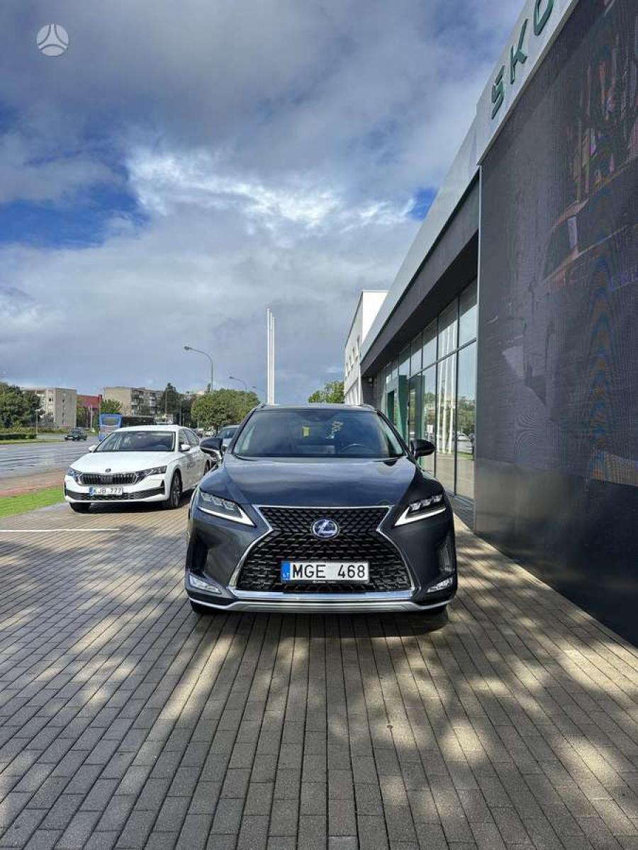 Pelēks Lexus RX 450h 2022 Klaipėda, ar dzinēja tilpumu 3.46 L un nobraukumu 133 tūkst. km par 42800 €, foto 4 vietnē AUTOMOTO.COM.LV