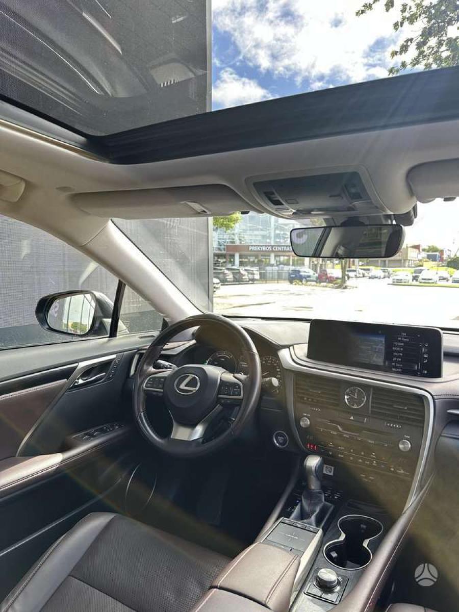Pelēks Lexus RX 450h 2022 Klaipėda, ar dzinēja tilpumu 3.46 L un nobraukumu 133 tūkst. km par 42800 €, foto 8 vietnē AUTOMOTO.COM.LV