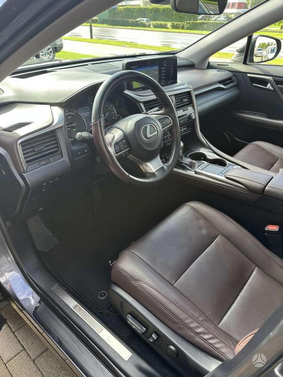 Pelēks Lexus RX 450h 2022 Klaipėda, ar dzinēja tilpumu 3.46 L un nobraukumu 133 tūkst. km par 42800 €, foto 11 vietnē AUTOMOTO.COM.LV