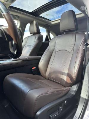 Pelēks Lexus RX 450h 2022 Klaipėda, ar dzinēja tilpumu 3.46 L un nobraukumu 133 tūkst. km par 42800 €, foto 12 vietnē AUTOMOTO.COM.LV