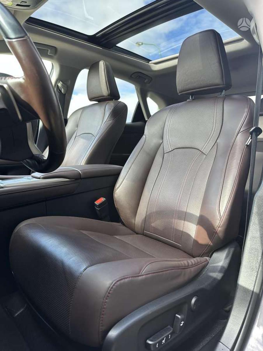 Pelēks Lexus RX 450h 2022 Klaipėda, ar dzinēja tilpumu 3.46 L un nobraukumu 133 tūkst. km par 42800 €, foto 12 vietnē AUTOMOTO.COM.LV