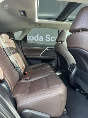 Pelēks Lexus RX 450h 2022 Klaipėda, ar dzinēja tilpumu 3.46 L un nobraukumu 133 tūkst. km par 42800 €, foto 13 vietnē AUTOMOTO.COM.LV