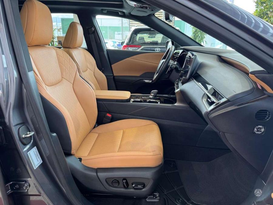 Grey Lexus RX 450h 2023 in Siauliai, with an engine capacity of 2.49 L and mileage of 12 thousand km for 60900 €, photo 30 on AUTOMOTO.COM.LV