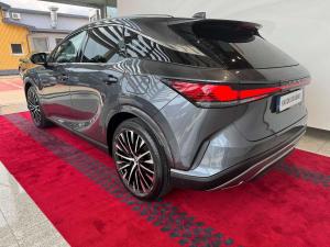 Grey Lexus RX 450h 2023 in Siauliai, with an engine capacity of 2.49 L and mileage of 12 thousand km for 60900 €, photo 39 on AUTOMOTO.COM.LV