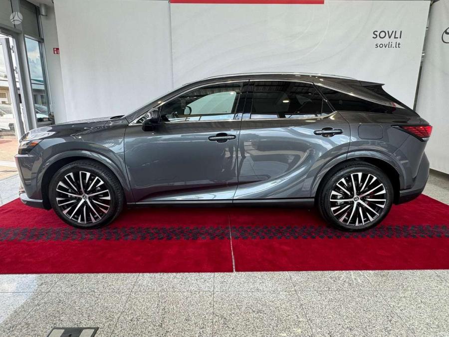 Grey Lexus RX 450h 2023 in Siauliai, with an engine capacity of 2.49 L and mileage of 12 thousand km for 60900 €, photo 41 on AUTOMOTO.COM.LV