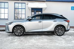 Pelēks Lexus RX 450h 2024 Kauņa, ar dzinēja tilpumu 2.49 L un nobraukumu 83 tūkst. km par 59900 €, foto 6 vietnē AUTOMOTO.COM.LV