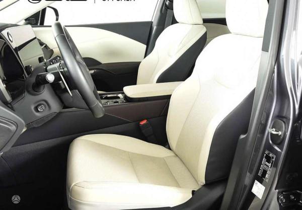 Grey Lexus RX 450h 2025 in Vilnius, with an engine capacity of 2.49 L and mileage of 7 thousand km for 69999 €, photo 6 on AUTOMOTO.COM.LV