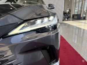 Pelēks Lexus RX 450h 2025 Šauļi, ar dzinēja tilpumu 2.49 L un nobraukumu 19 tūkst. km par 64900 €, foto 5 vietnē AUTOMOTO.COM.LV