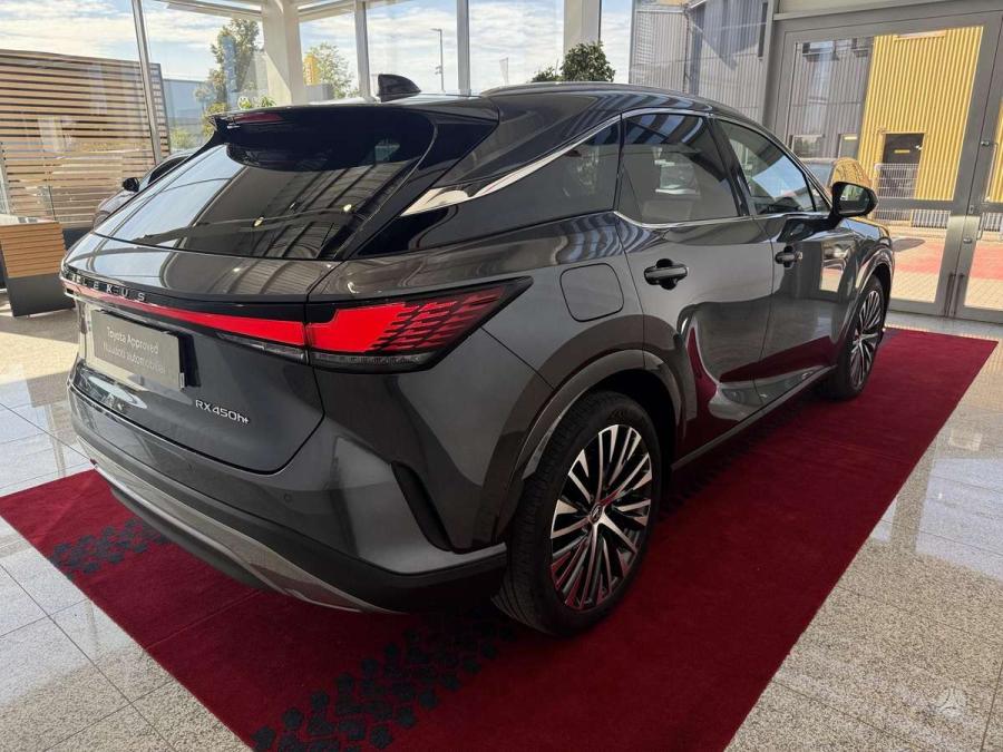 Pelēks Lexus RX 450h 2025 Šauļi, ar dzinēja tilpumu 2.49 L un nobraukumu 19 tūkst. km par 64900 €, foto 8 vietnē AUTOMOTO.COM.LV