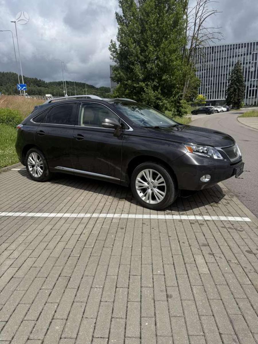Красный Лексус RX 450h 2010 в Вильнюс, объемом двигателя 3.46 л и пробегом 377 тыс. км за 8600 €, фото 1 на AUTOMOTO.COM.LV