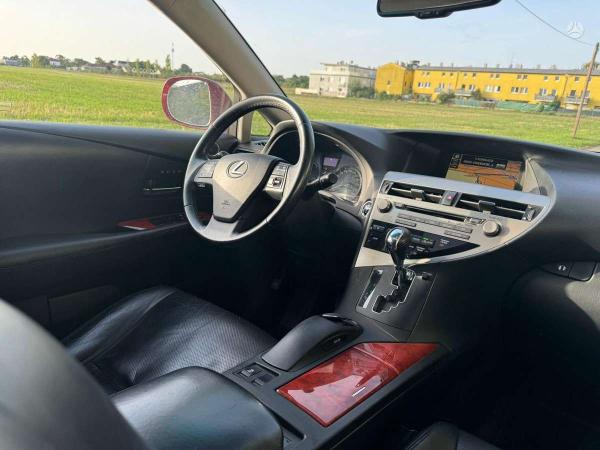 Лексус RX 450h 2010 в Мариямполе на AUTOMOTO.COM.LV Красный Лексус RX 450h 2010 в Мариямполе, объемом двигателя 3.46 л и пробегом 300 тыс. км за 7799 €, фото 5 на AUTOMOTO.COM.LV