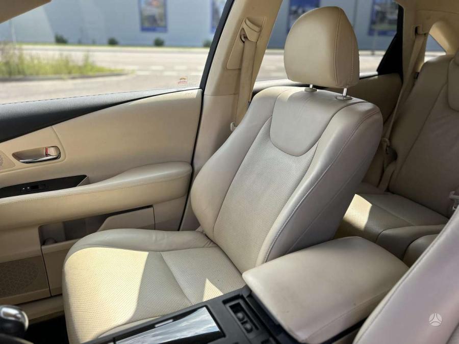 Sarkans Lexus RX 450h 2011 Viļņa, ar dzinēja tilpumu 3.50 L un nobraukumu 293 tūkst. km par 11999 €, foto 12 vietnē AUTOMOTO.COM.LV