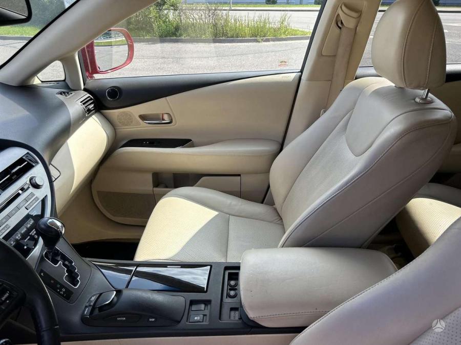 Sarkans Lexus RX 450h 2011 Viļņa, ar dzinēja tilpumu 3.50 L un nobraukumu 293 tūkst. km par 11999 €, foto 13 vietnē AUTOMOTO.COM.LV