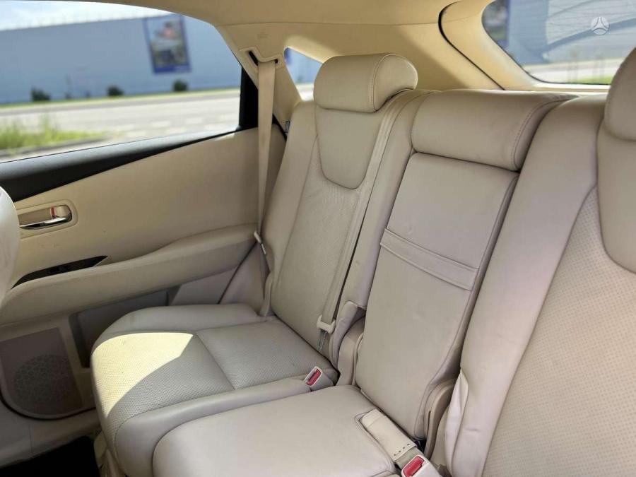 Sarkans Lexus RX 450h 2011 Viļņa, ar dzinēja tilpumu 3.50 L un nobraukumu 293 tūkst. km par 11999 €, foto 18 vietnē AUTOMOTO.COM.LV