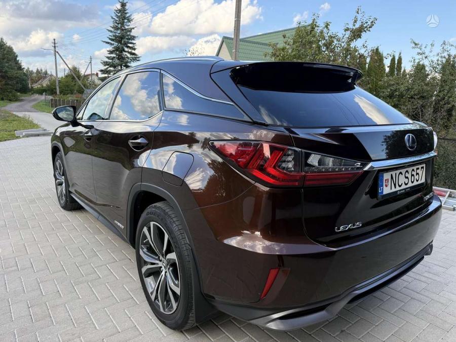 Red Lexus RX 450h 2019 in Vilnius, with an engine capacity of 3.46 L and mileage of 58 thousand km for 29950 €, photo 6 on AUTOMOTO.COM.LV