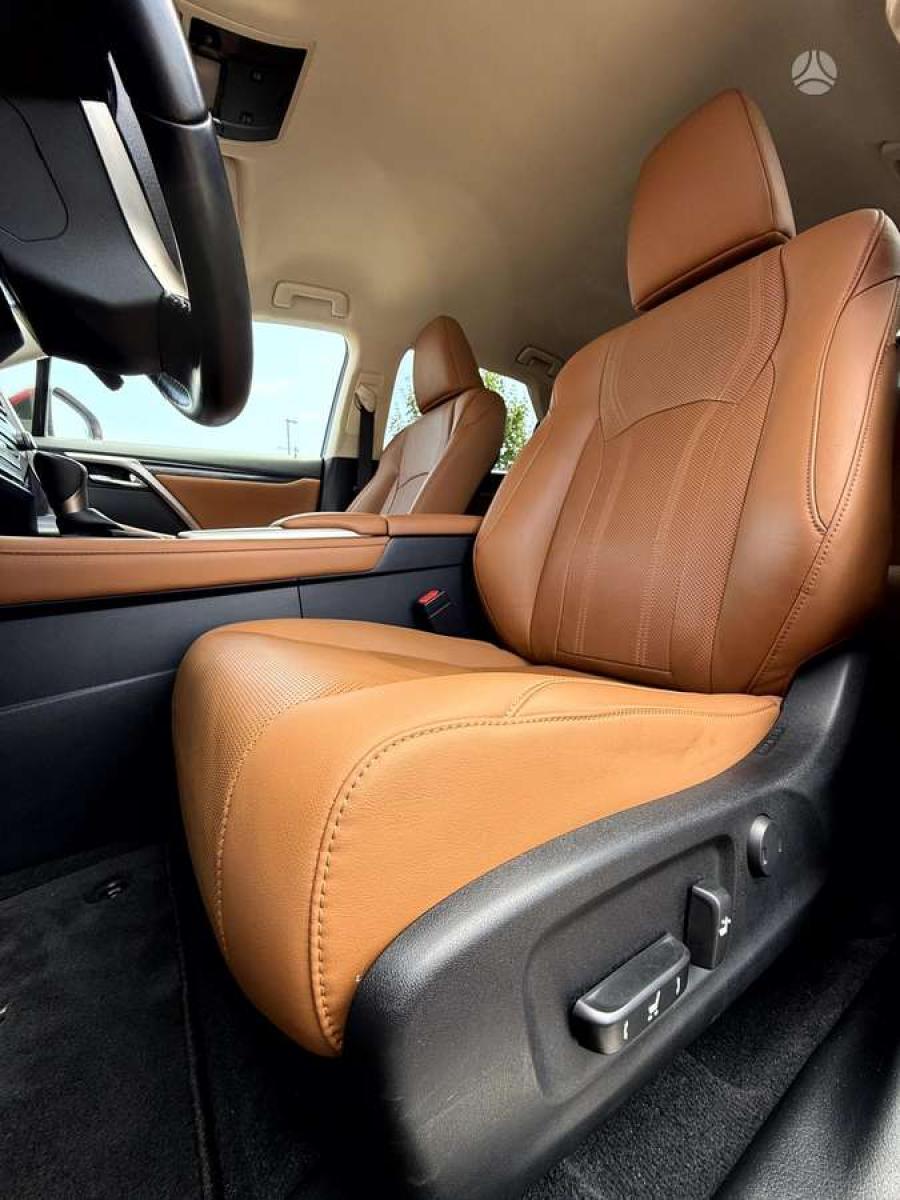Red Lexus RX 450h 2021 in Panevezys, with an engine capacity of 3.50 L and mileage of 44 thousand km for 39900 €, photo 17 on AUTOMOTO.COM.LV