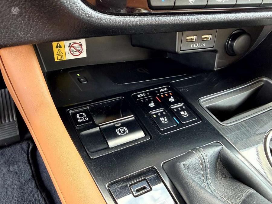 Red Lexus RX 450h 2021 in Panevezys, with an engine capacity of 3.50 L and mileage of 44 thousand km for 39900 €, photo 23 on AUTOMOTO.COM.LV